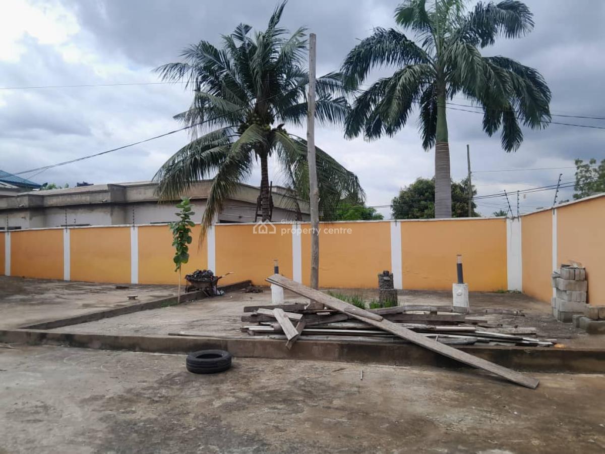 For Sale: 5 Bedrooms House Located At Lakeside Estate Botwe The Police ...